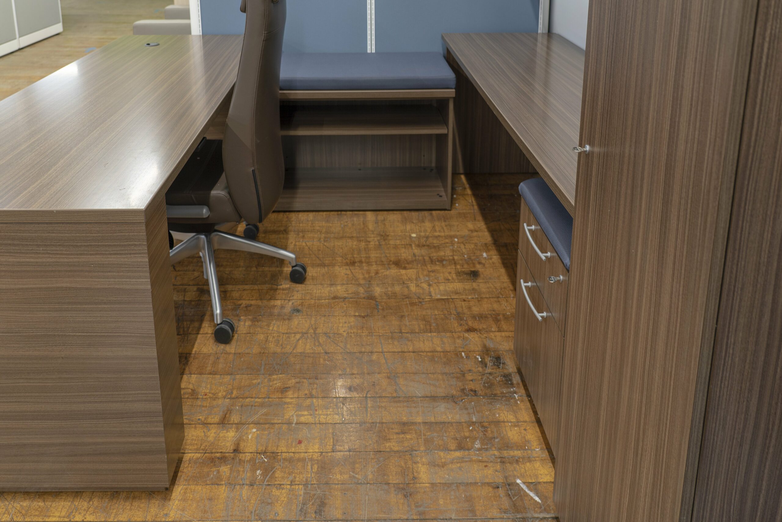 national-tessera-sit-to-stand-private-office-suite-4
